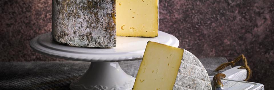 Traditional Welsh Caerphilly / Traditional Welsh Caerffili (PGI ...